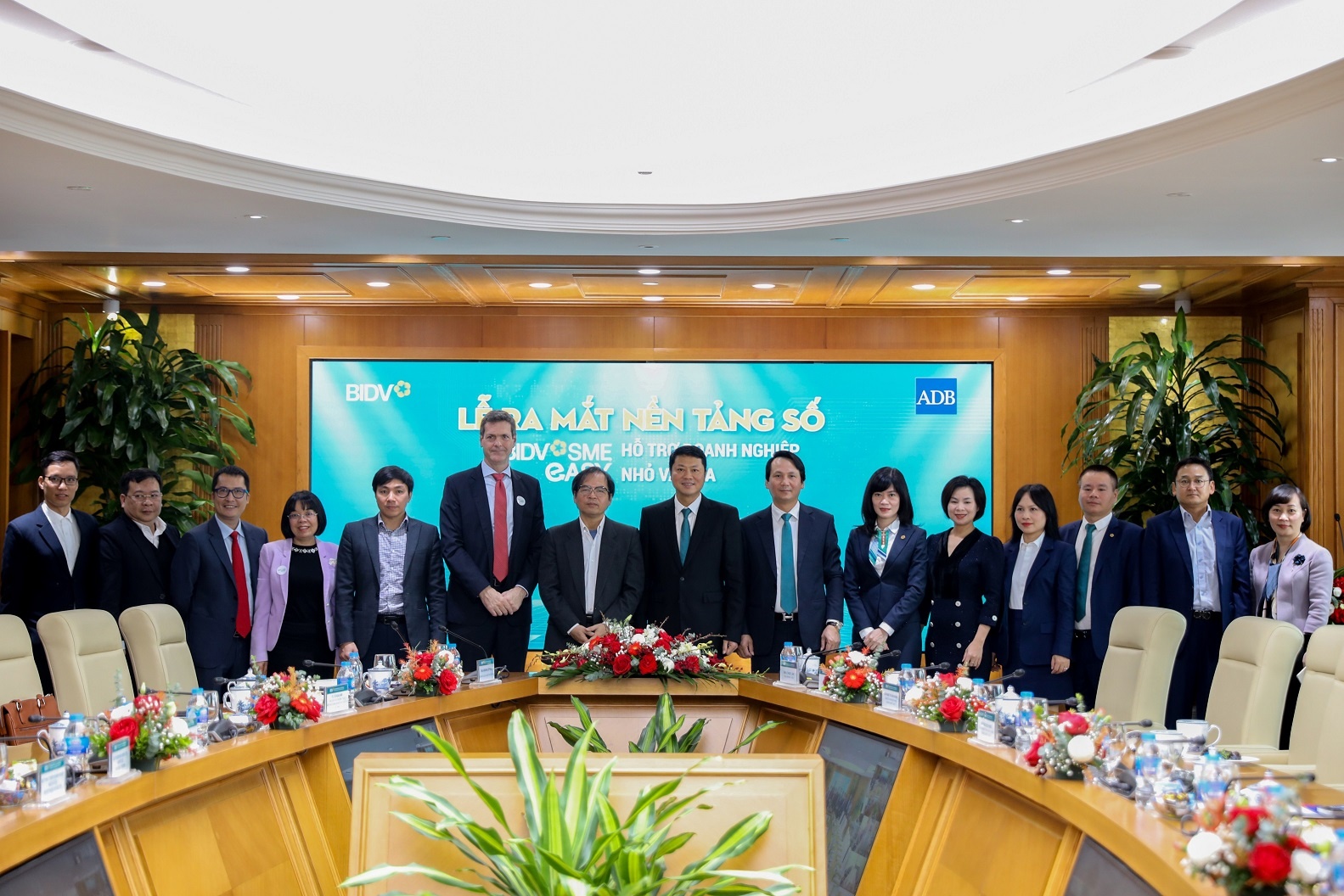 Học viện Doanh nhân MVV cùng BIDV ra mắt nền tảng số BIDV SMEasy